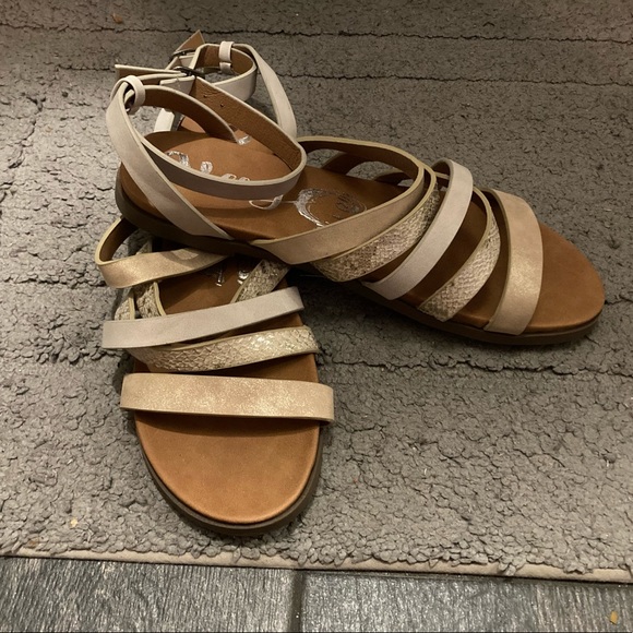 Very G | Shoes | Very G Sandals | Poshmark